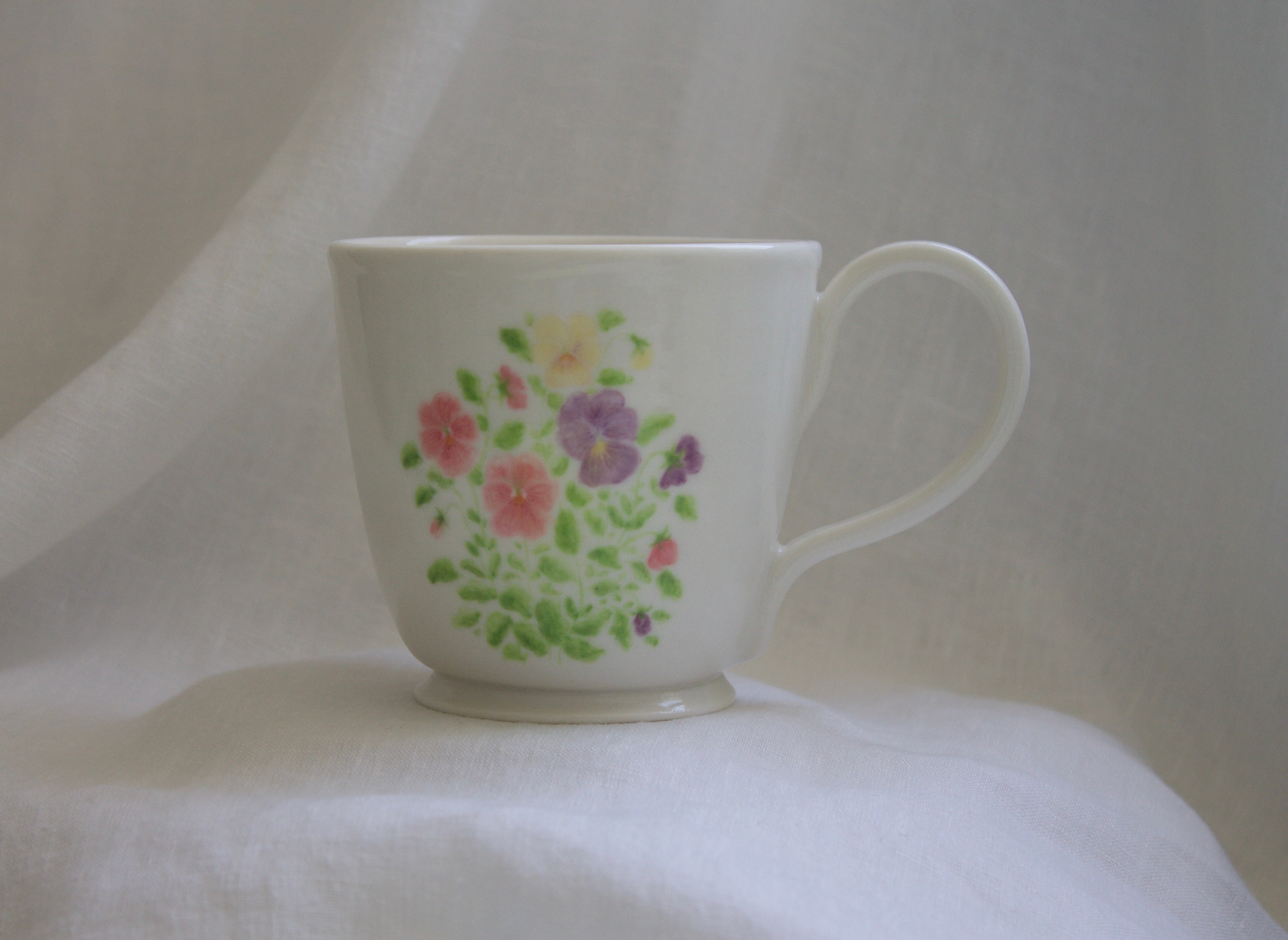 Handmade ceramics by Emily ; Ceramics Handmade by Emily